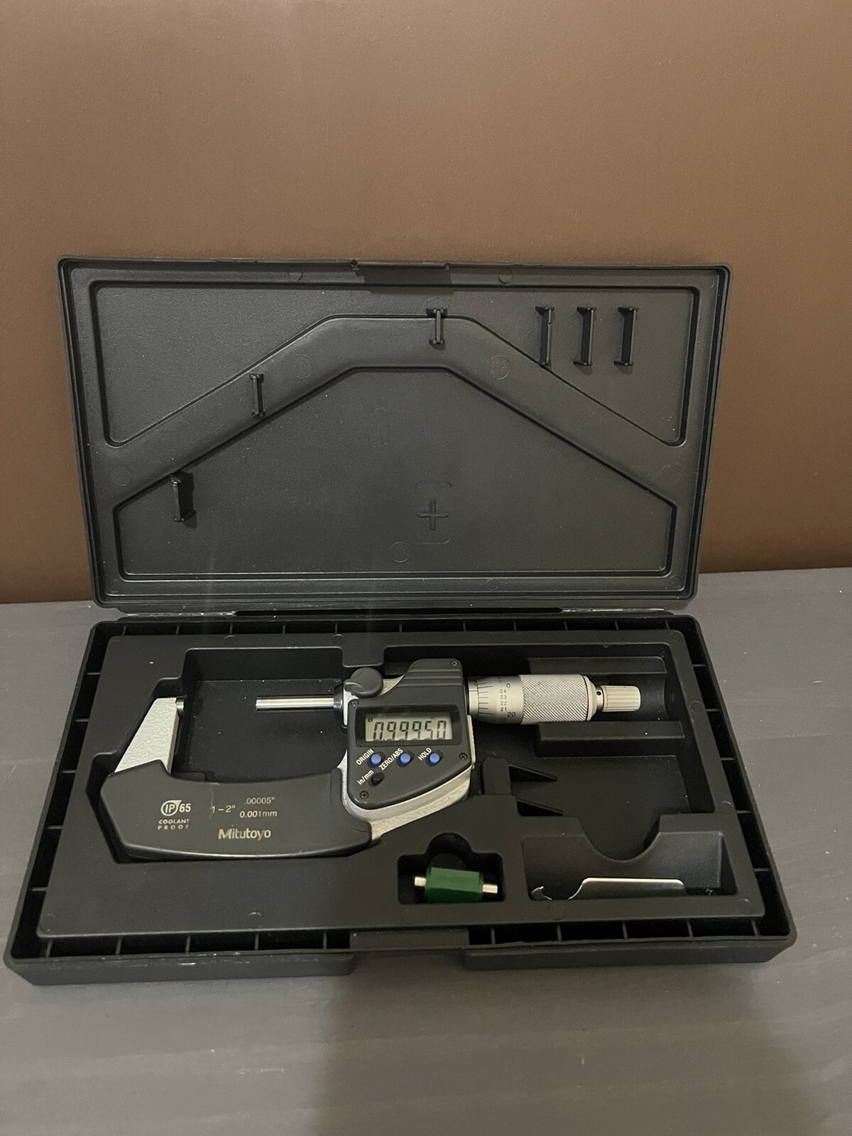 Digital Mitutoyo Micrometer 1-2" W/ Case and Tools No. 293-331 | eBay