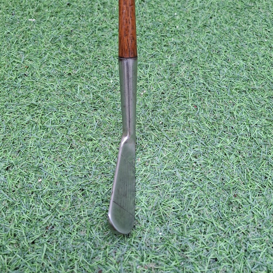 Approaching Cleek Wilf A Robinson Hickory Shafted Golf Club | eBay UK