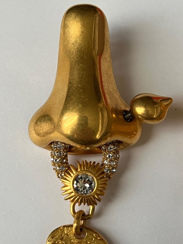 NIB Schiaparelli Anatomy Bijoux Ear Nose Lips Mismatch Gold Drop Runway ...