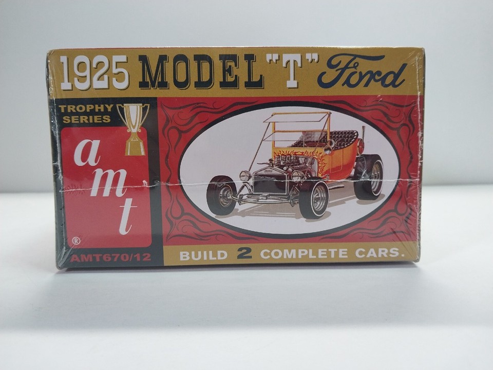 AMT 1925 Ford MODEL T Deluxe 3 in 1 Model Kit 1:25 Trophy Series 2 Full ...