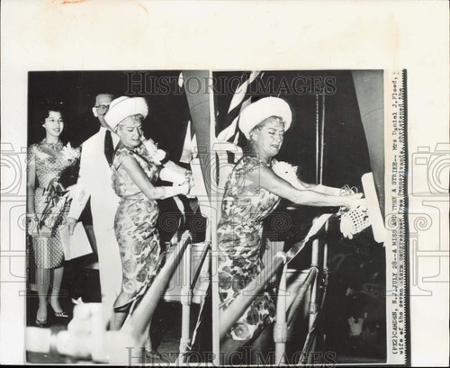 1962 Press Photo Mrs. Daniel J. Flood christens USS Dale, Camden, New ...