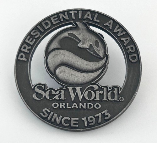SeaWorld Orlando Presidential Award Pin Shamu Orca Killer Whale ...