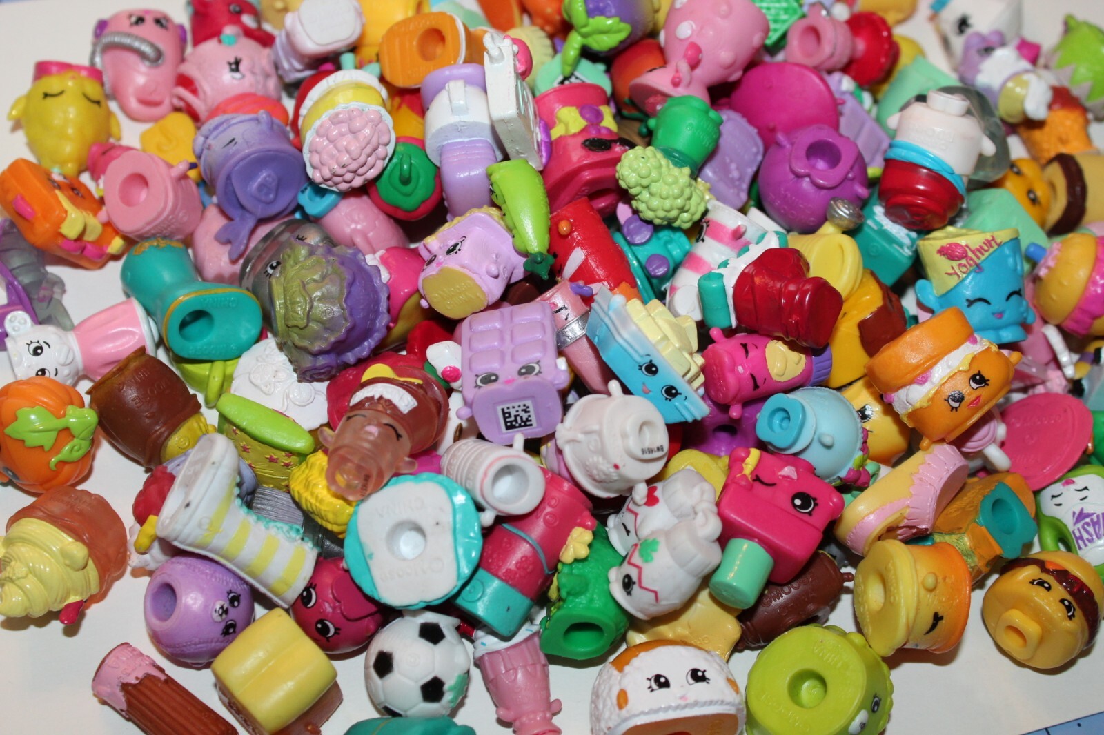 SHOPKIN Collectible Set (9) Random Shopkins LOT Mixed No Duplicates ...