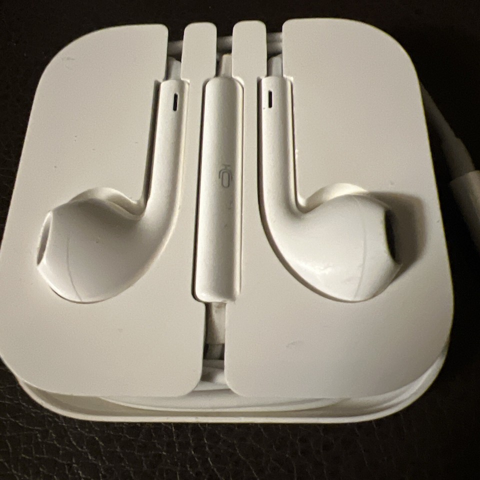 Apple Headphone Ear Buds Corded White- 3.5mm (Use A Lightning Adapter ...