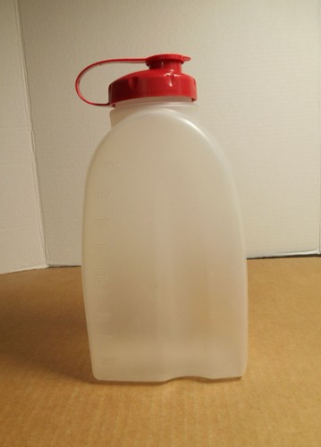 Rubbermaid 2 quart Drink Container Mixer Mate With Red Flip Top Lid G16 ...