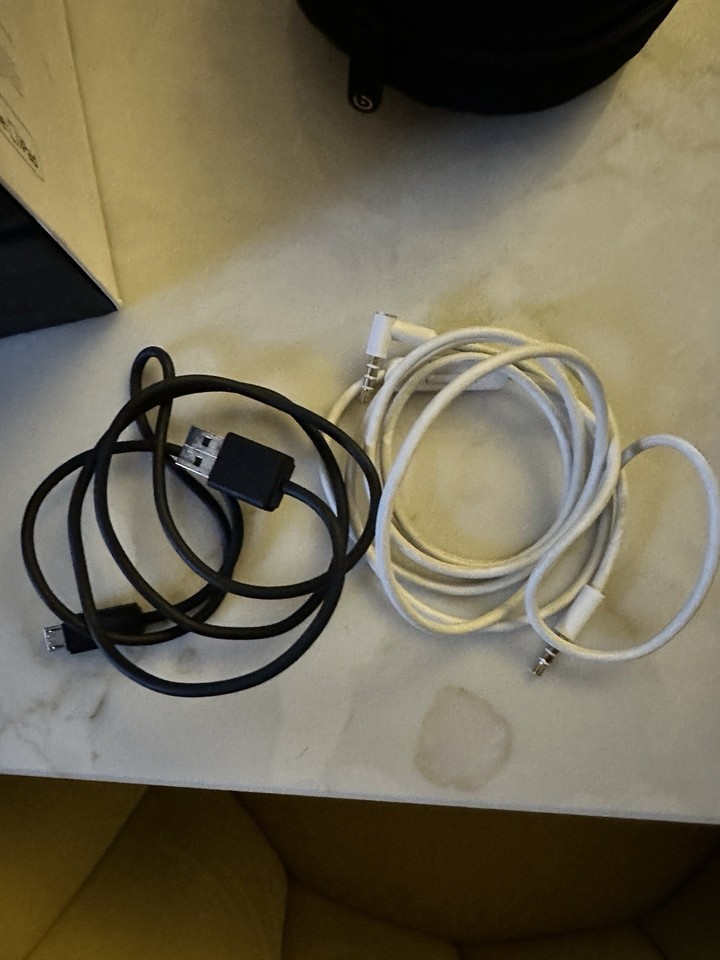 Beats Solo 3 Wireless Headphones Case Aux Cable For Parts Right Ear Not ...