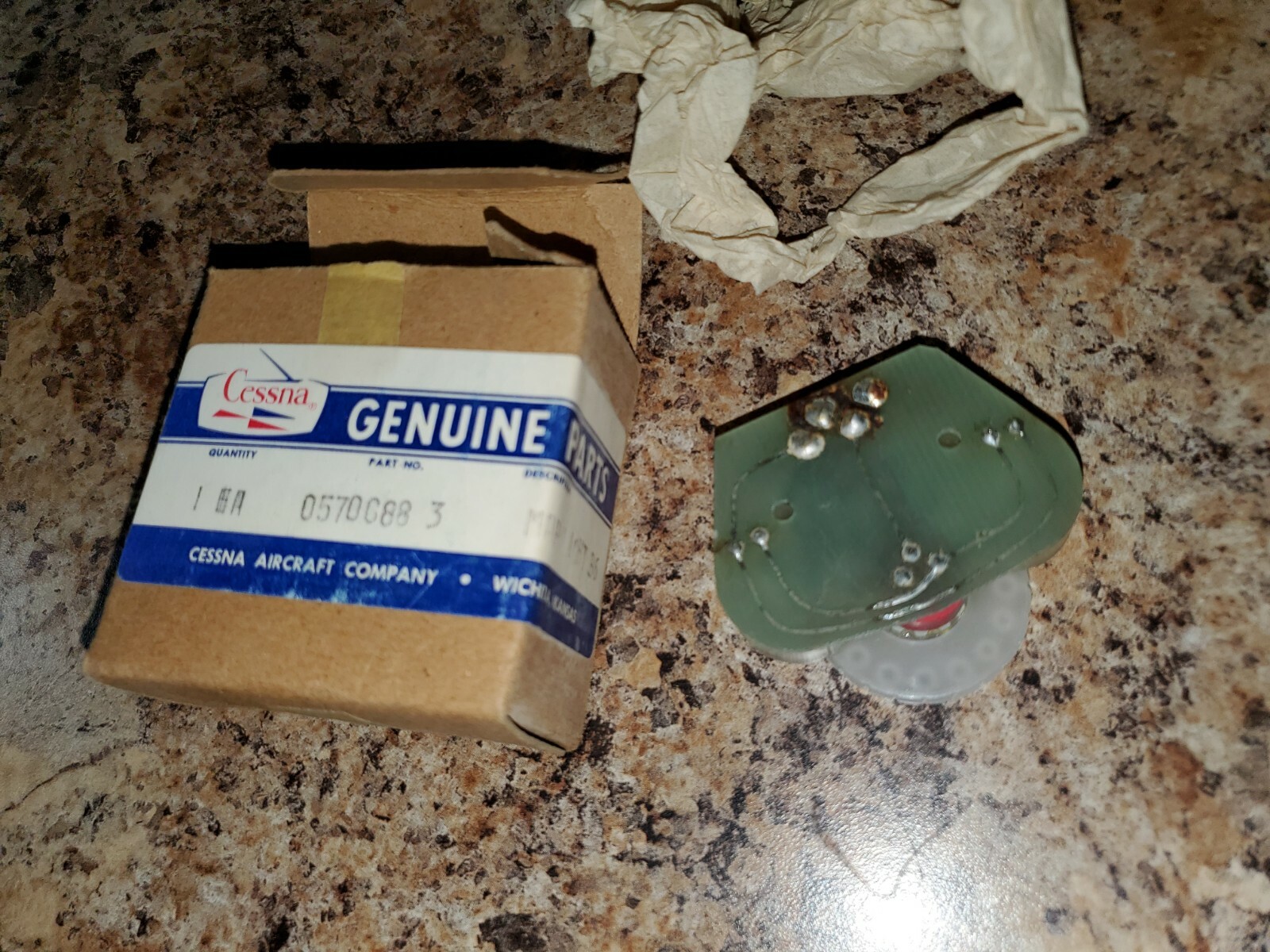 QTY: 1 NOS Cessna 172 Control Yoke Map Light Bulb / Switch Assy PN ...