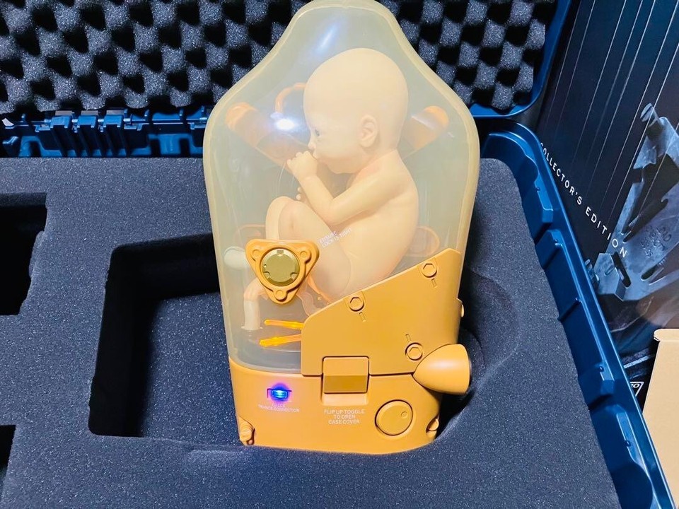 Death Stranding Collector's Edition BB Pod Figure PS4 Game Doll Case ...