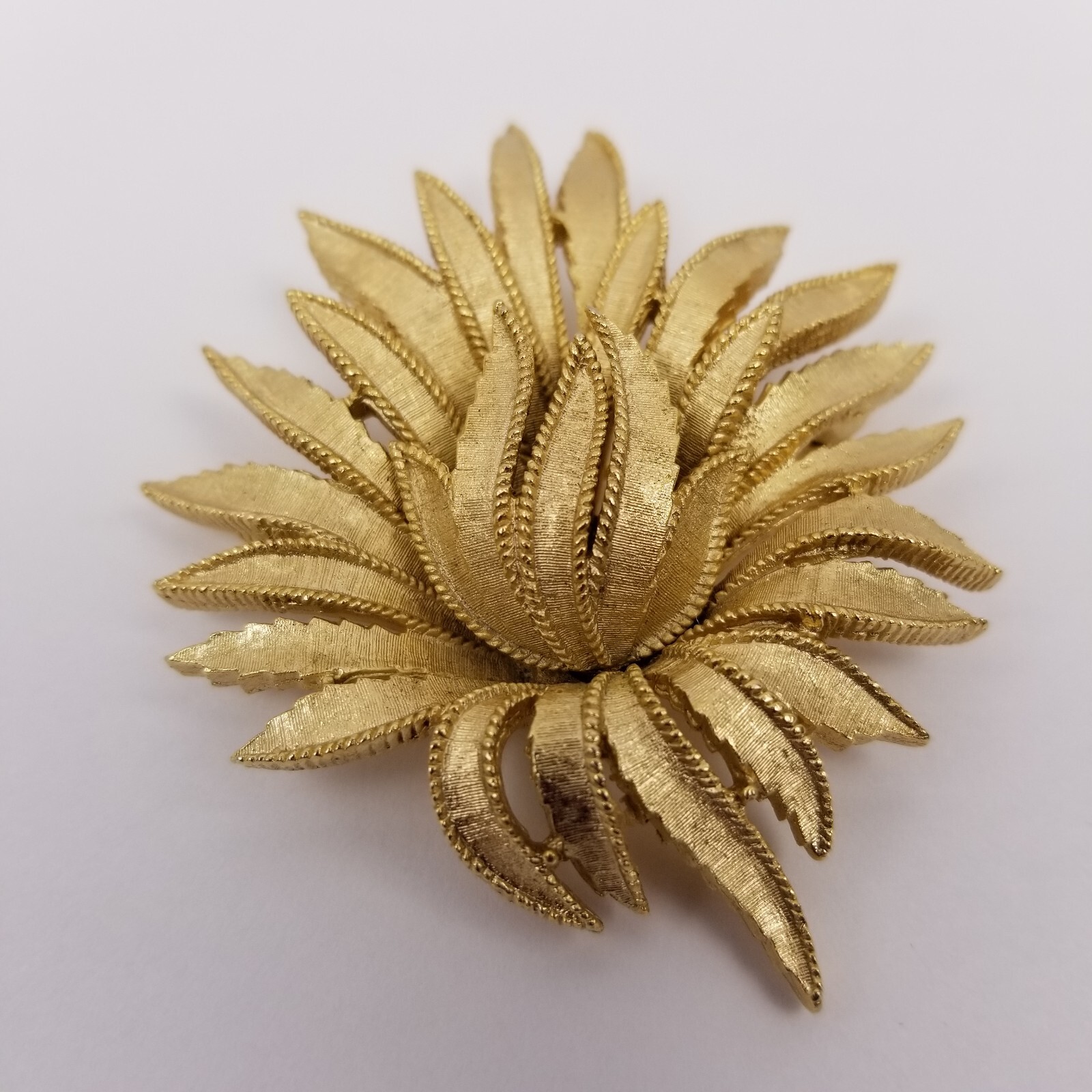 Crown Trifari Cascading Waterfall Textured Flower Gol… - Gem