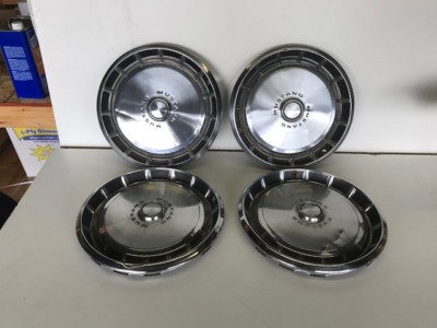 1971-73 Mustang Standard Hubcaps - Original - 14 Inch | eBay
