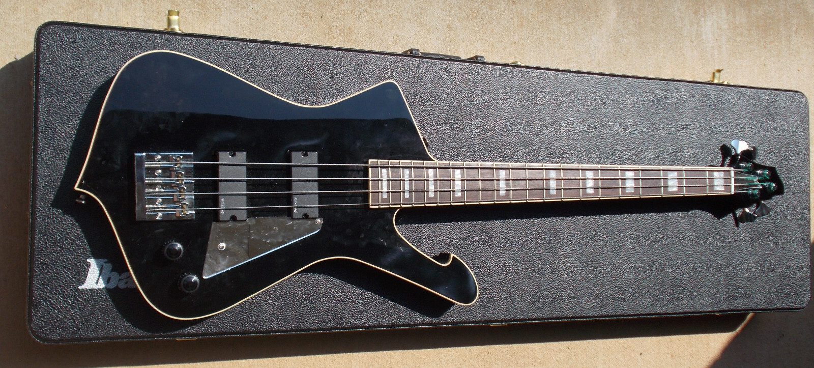 Ibanez Iceman Bass