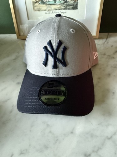 New York YANKEES MLB New Era 9Forty Gray & Navy Adjustable Snapback ...
