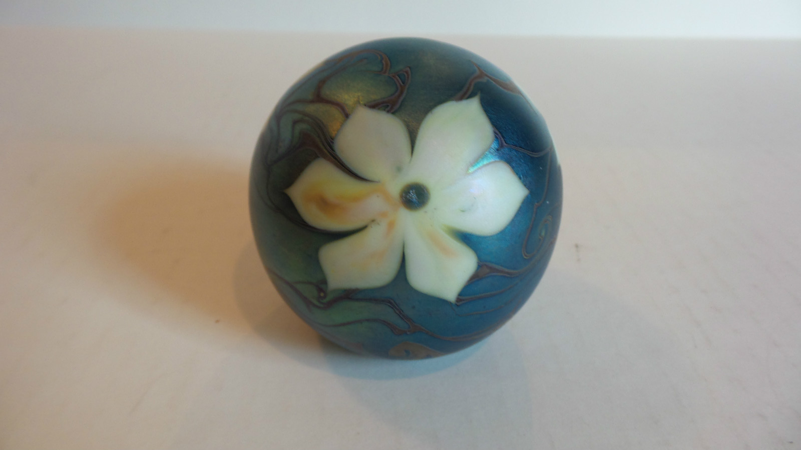 VINTAGE VANDERMARK 1981 LTD. ED. #9 BLUE IRIDESCENT ART GLASS ...