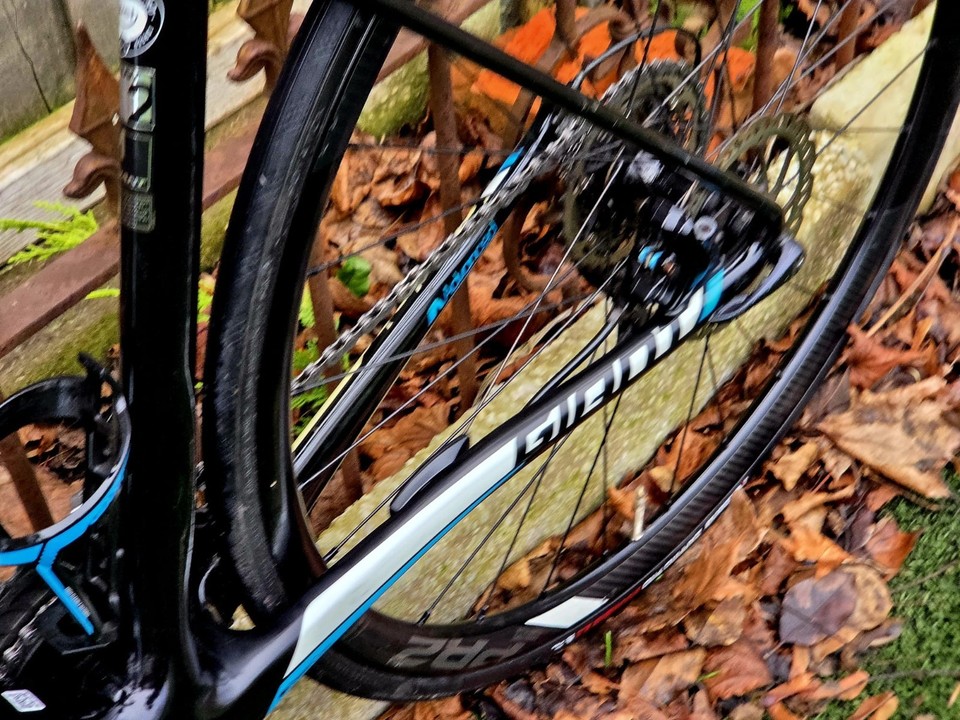 Giant TCR Advanced 2 Disc Medium Carbon Road Bike | eBay UK