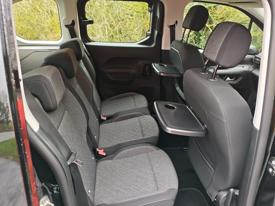 Vauxhall Combo Life Electric 50kwh Design MPV 5dr Electric Auto 7.4kw ...