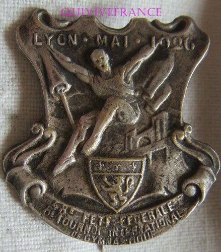 BG13280 - INSIGNE BADGE TOURNOI INTERNATIONAL DE GYMNASTIQUE LYON 1926 ...