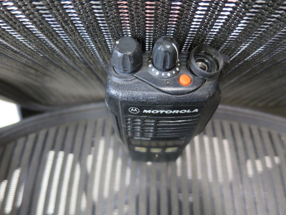 MOTOROLA GP360 HANDIE-TALKIE UHF Portable 2-Way Radio MDH25RDF9AN5AE ...