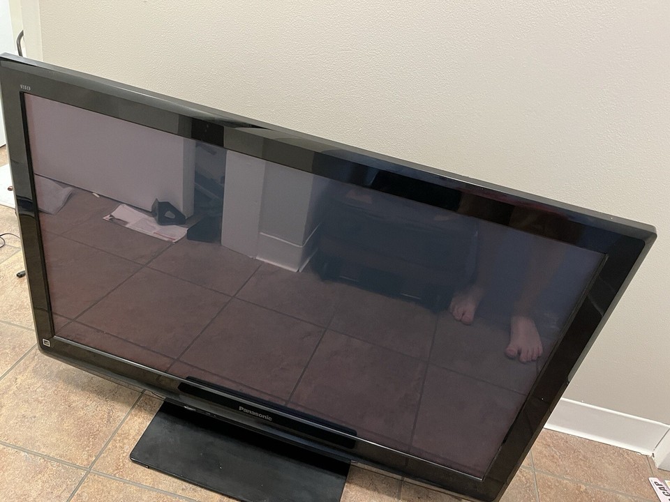 Panasonic 42” Plasma TV model TC-P42C2 (working, With remote) | eBay