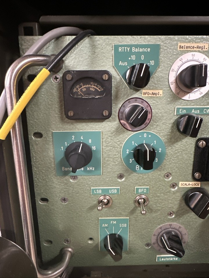 COLLINS R-390A /URR (R-390) US Military Tube HF Communication Receiver ...