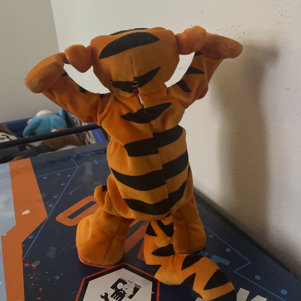 Fisher Price 2005 Disney Tumble Time 12" Tigger Animatronic Plush Works ...