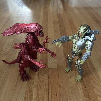 Lanard 12” Figures Alien Red Queen 12" Lights & Sound + Predator Open ...