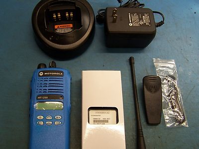 Motorola HT1250 UHF 450-512MHz 128 Channel AAH25SDF9AA5AN EMS Blue Mint ...