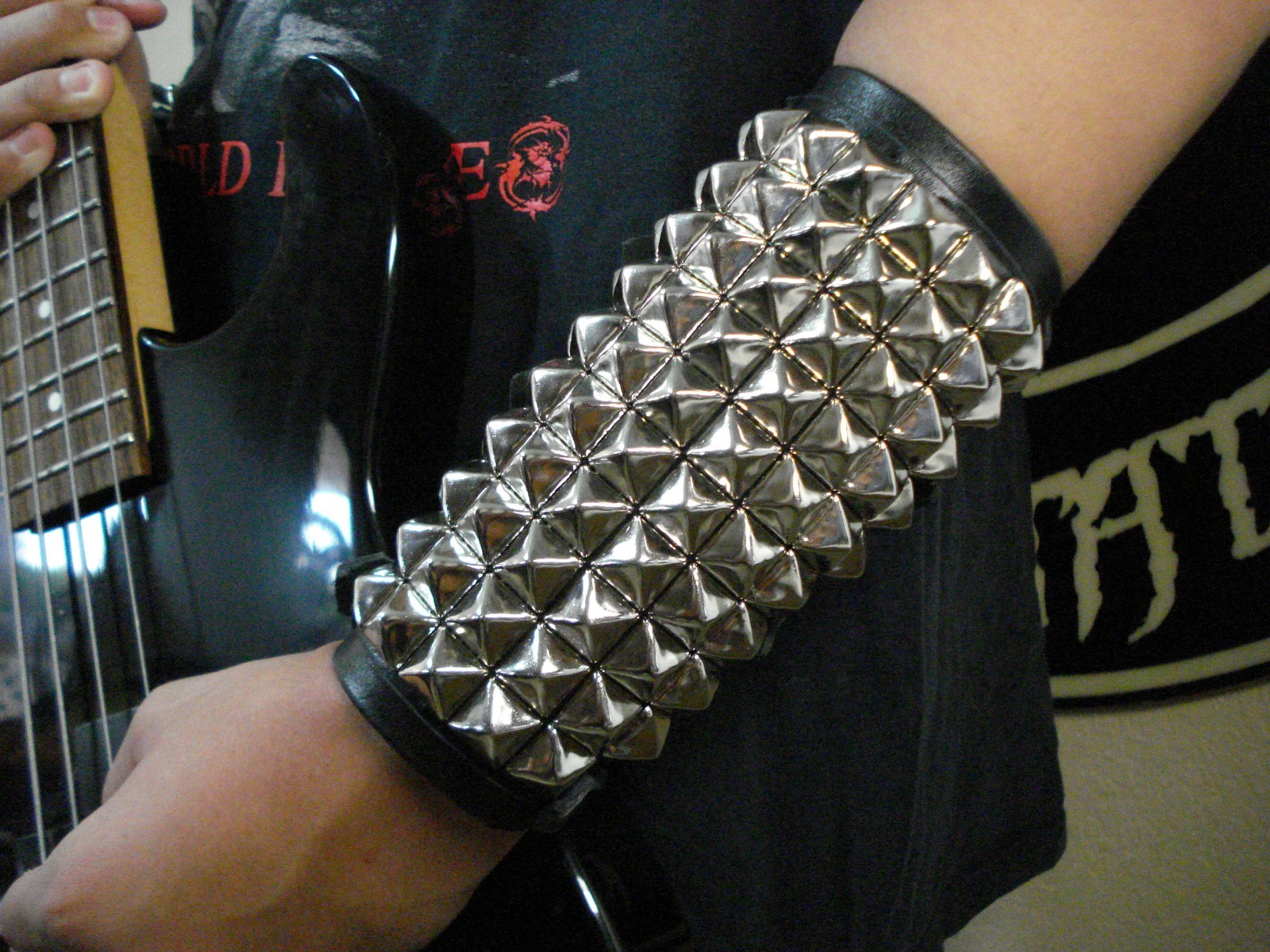 UNISEX STUDDED LEATHER GAUNTLET.THRASH METAL...(MDLG0096)......DEMONA ...