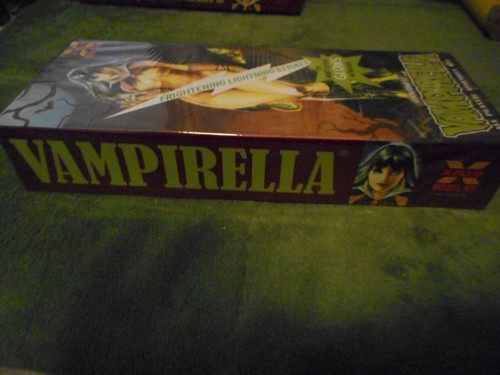 X-PLUS 411G, 1/8 FRIGHTENING LIGHTNING VAMPIRELLA GLOW PLASTIC MODEL ...