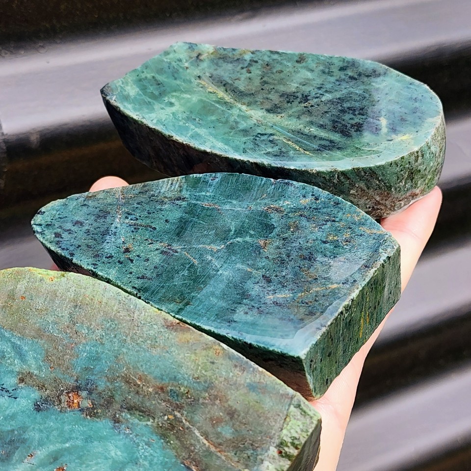 1kg Raw New Zealand Greenstone / Pounamu Carving Slices (R14B415) | eBay