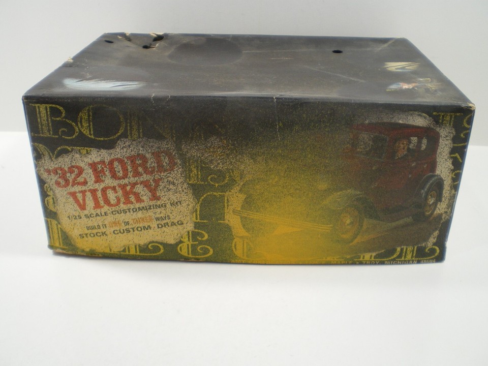 VINTAGE AMT BONNIE & CLYDE 32 FORD VICKY 1:25 SCALE MODEL KIT # T220 ...