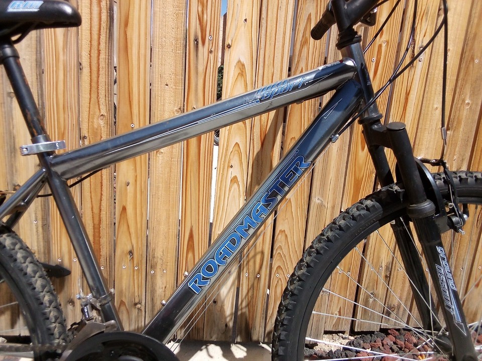 Roadmaster MT Sport mountain bike, 26in wheels, 18 speed, front ...
