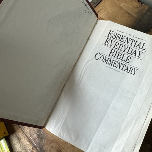 With the Word Bible Commentary: With Complete Text of the New King ...