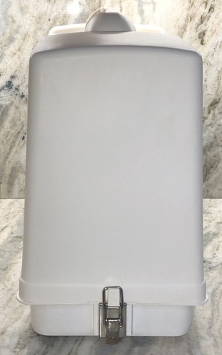 Vintage White Sewing Machine Model 1418 With Hard Case & Foot Pedal ...