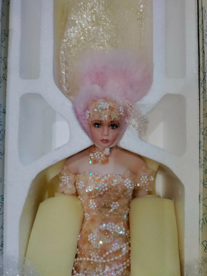 RARE " VEGAS " SHOW GIRL By RUSTIE. TORY Award 18" Porcelain Doll. MINT ...