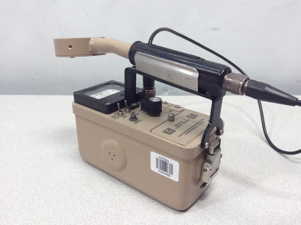 Ludlum 3 Radiation Survey Meter W/ 44-9 GM Pancake Probe for sale ...