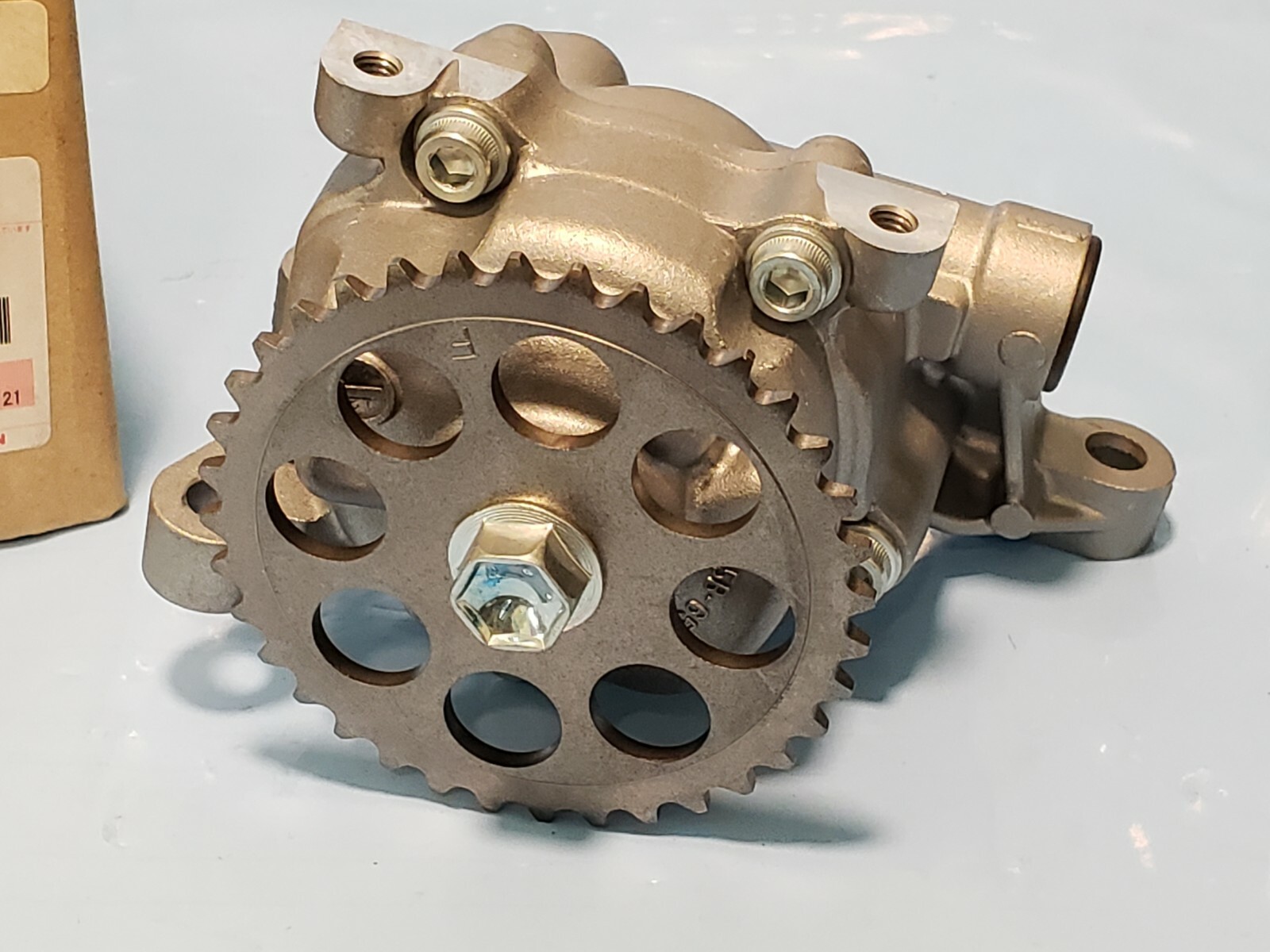 GENUINE SUZUKI Engine Oil Pump 16100-65D00 Aerio, Esteem, Sidekick ...