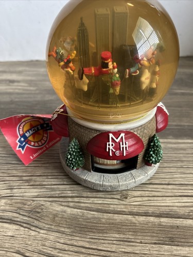 Macy's Thanksgiving Day Parade Musical Snow Globe Twin Towers 2000 Read ...