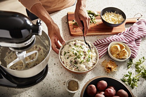 KitchenAid Classic Series 4.5 Quart Tilt-Head Stand Mixer K45SS, Onyx ...