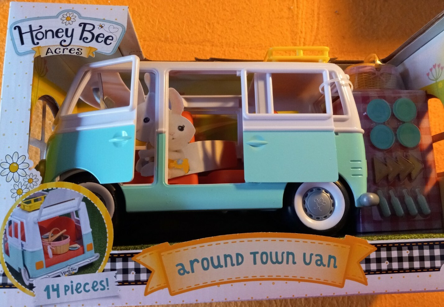 Purchase Honey Bee Acres Around Town Van 7" Volkswagen And Picnic Set ...