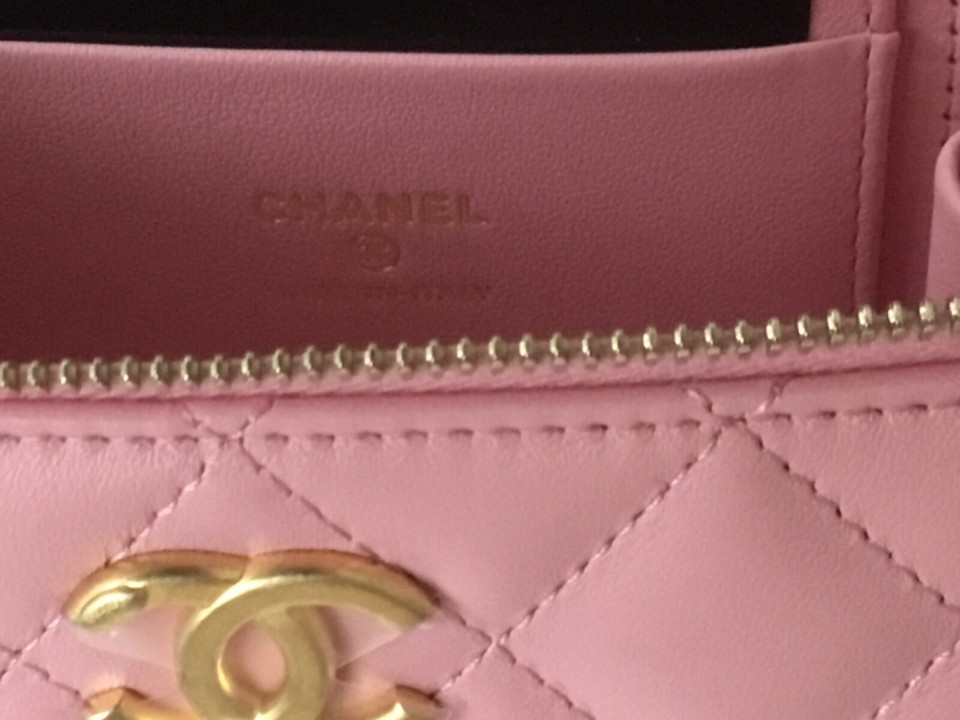 New CHANEL 22K Vanity Case Top Gold CHAIN Handle Barbie Pink Lambskin ...