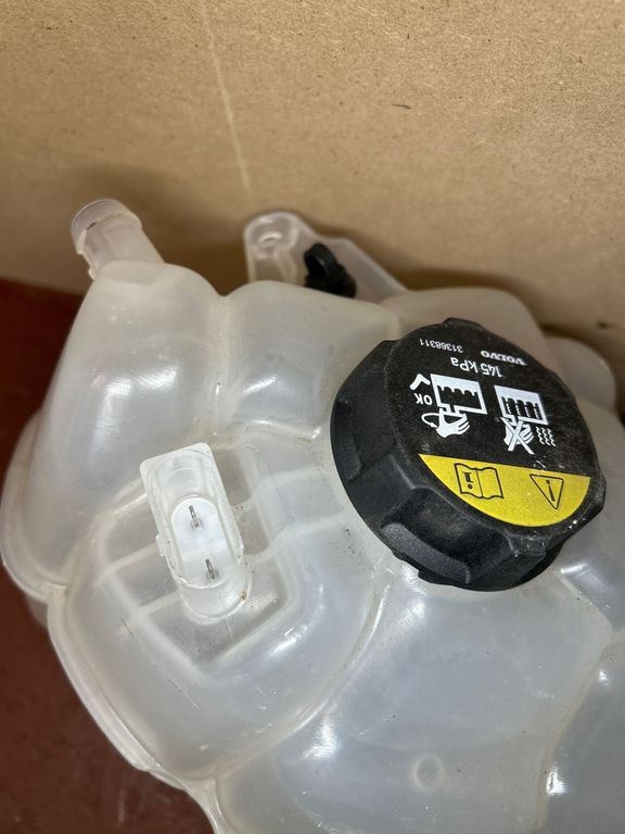 Volvo XC60 2015 Water coolant expansion tank reservoir 31465682 Petrol ...