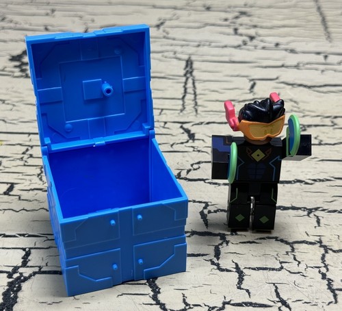 Roblox Series 9 Heroes of Robloxia Neon Overdrive Toy Action Figure in ...