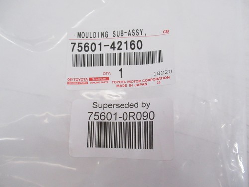 Genuine OEM Toyota 75601-0R090 Passenger Front Wheel Opening Molding 19 ...