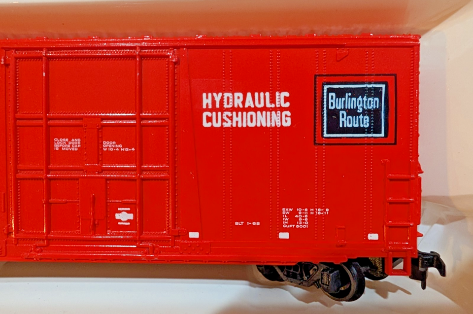 AHM HO Scale 41' Burlington Route Hi-Cube Red Box Car #19820 - New In ...