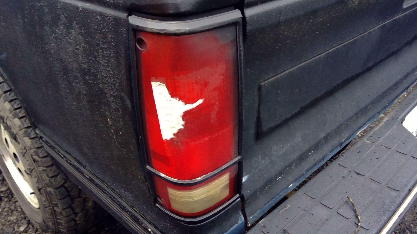 82 - 93 Chevy S10 Tail Light Assembly Black Trim LH Driver Side OEM ...