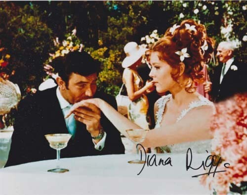 DAME DIANA RIGG (+) 007 JAMES BOND SIGNED AUTOGRAPH AS TRACEY BOND ...