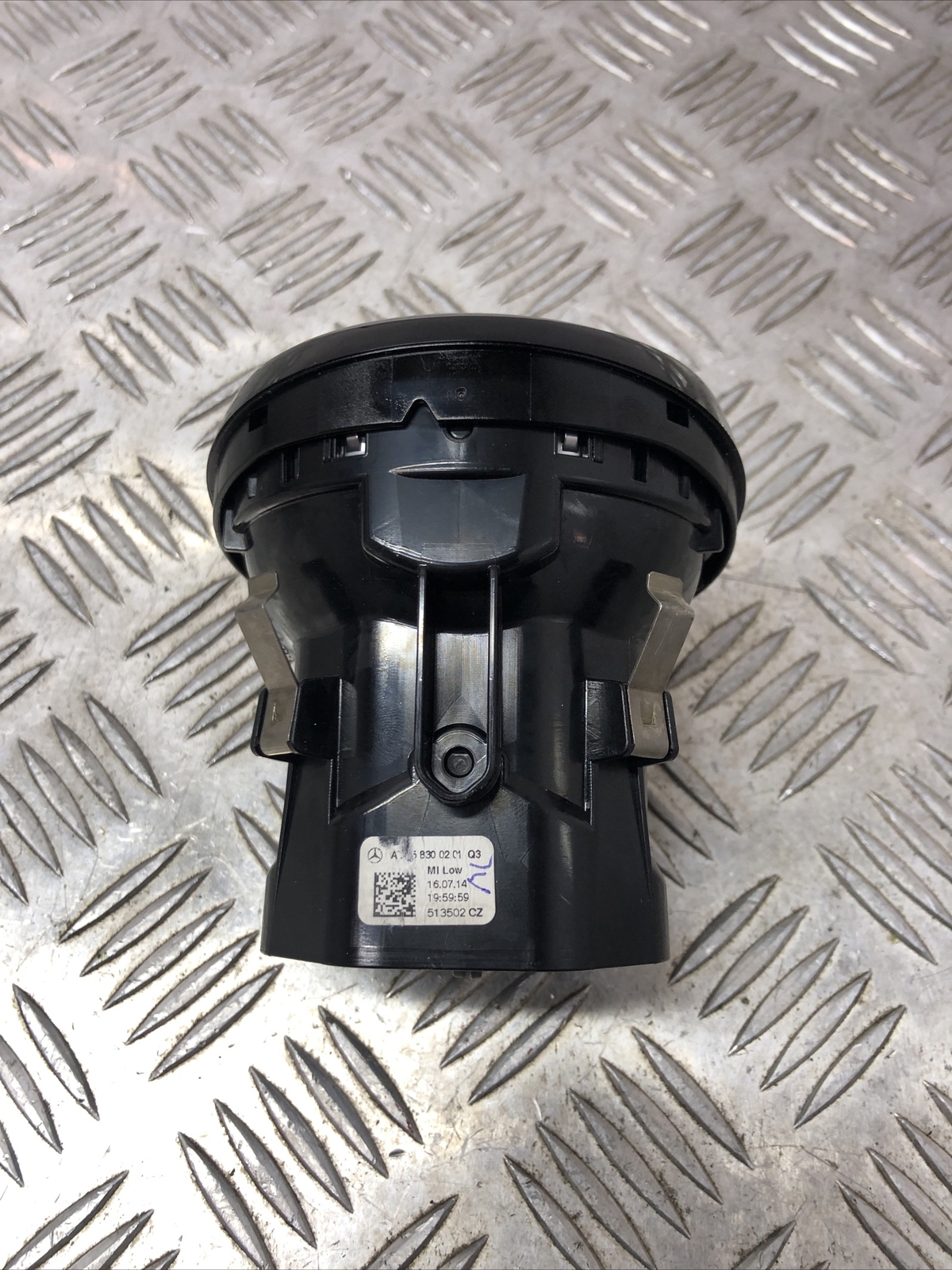 2014 MERCEDES BENZ C220 W205 DASHBOARD AIR VENT FRONT CENTRE ...