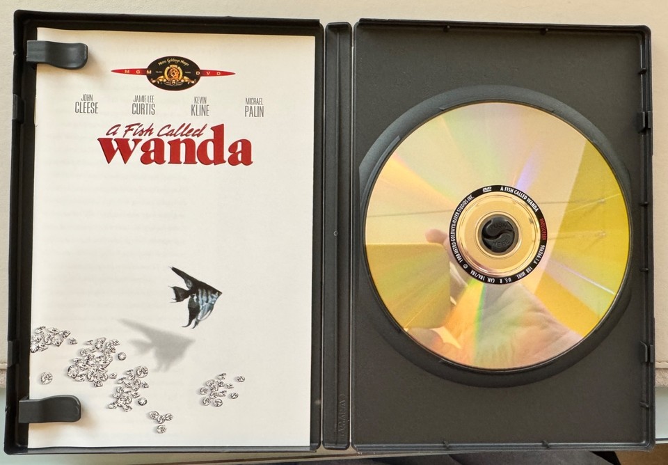 A Fish Called Wanda DVD, booklet, case, Cleese, Curtis, Kline, Palin ...