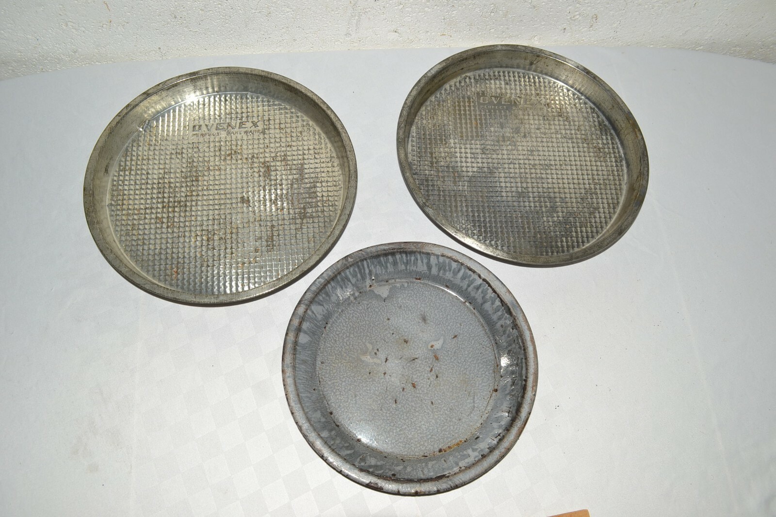 Ovenex Vintage Pie Pans- Heavy gauge Tins, Plus Enamel Graniteware USA ...