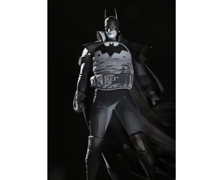 Batman B&w Black & Blanc Batman By Mike Mignola Statue Mcfarlane Toys ...